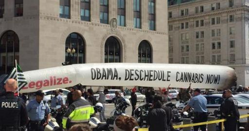 Hundreds of activists smoke cannabis outside the White House to call ...